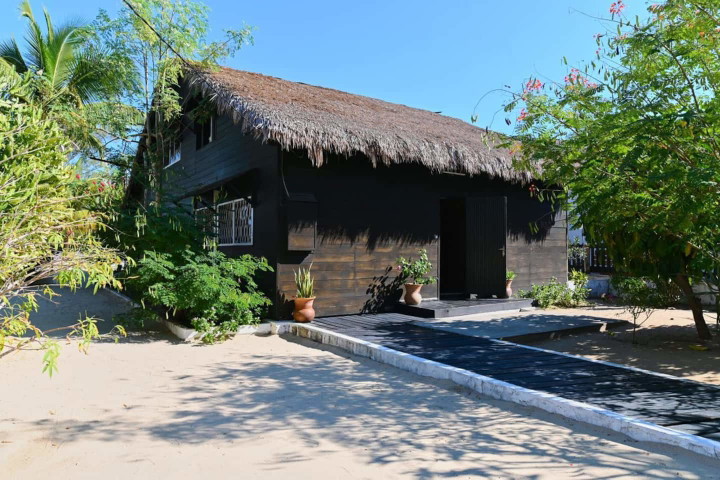 Black Cottage_seaside House In Morondava - Madagascar