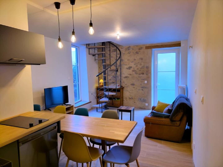 Maison De Bourg Rénovée Avec Cour Extérieure - Clisson