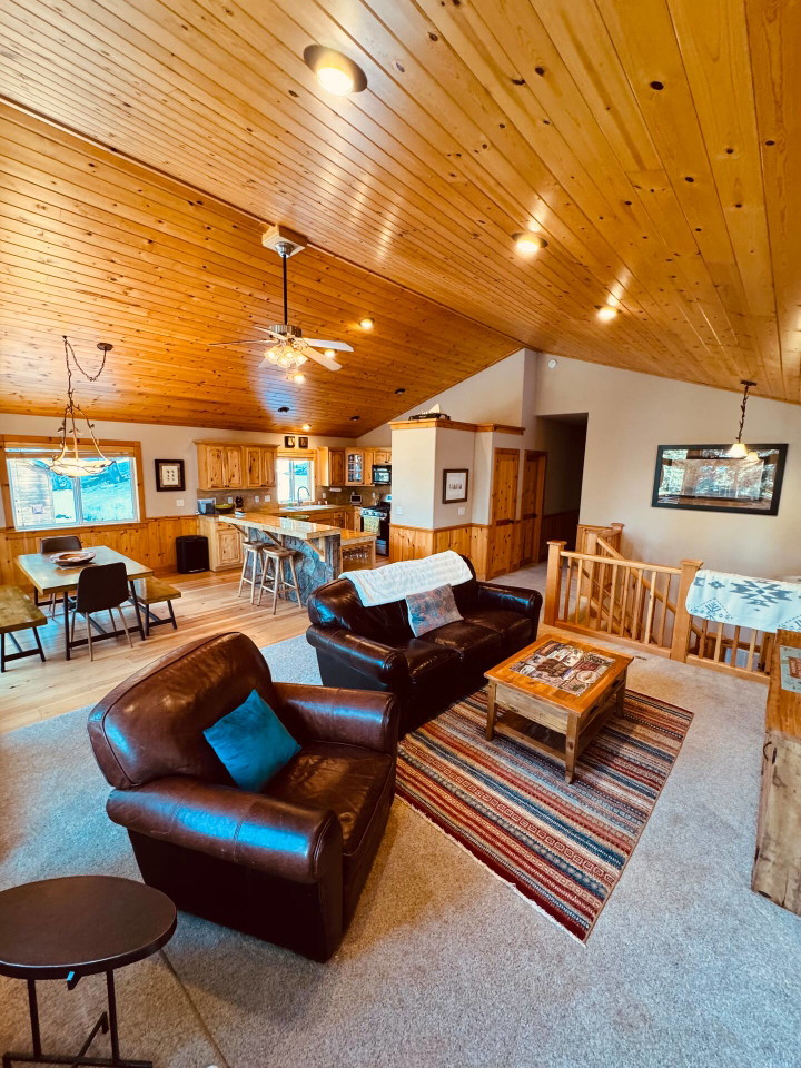 Truckee Retreat Close To Lake And Slopes - Truckee, CA