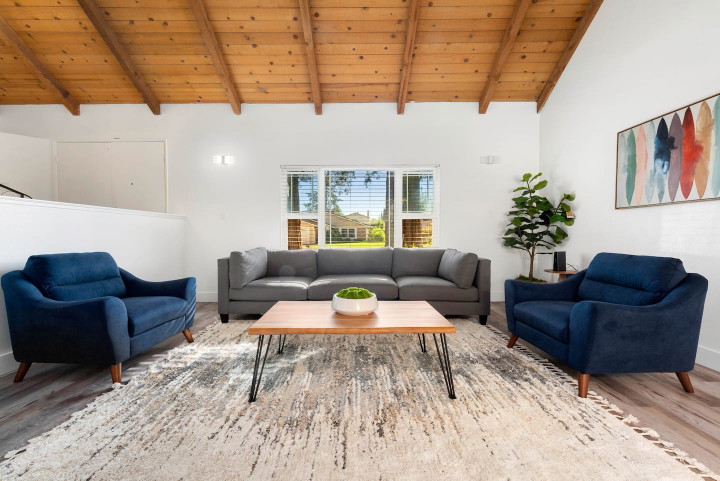 5 Bd Home/pool/game Rm/king Bed/high Ceiling - Elk Grove, CA