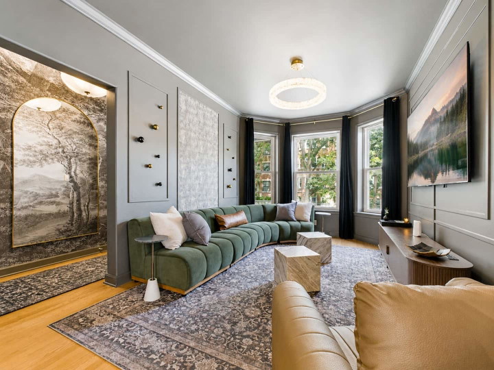 The Velvet Manor | Luxe 3br  Jacuzzi  Garage - Skokie, IL