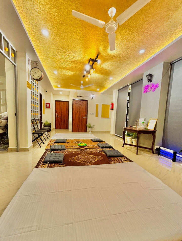 Large Group Wedding Stay In Lucknow - Lucknow