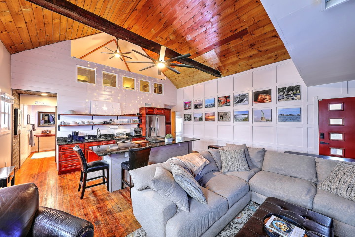 Relaxing Retreat In The Village - Cranston, RI