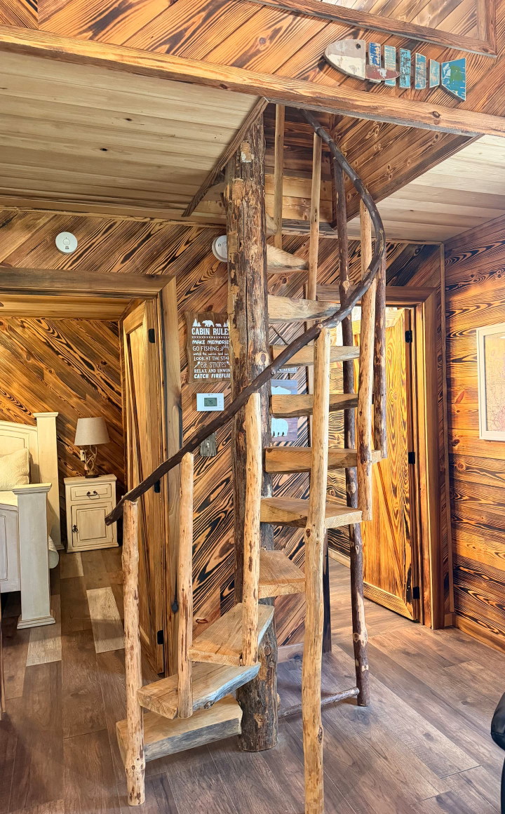 Little Cabin On The Smith Lake - Alabama