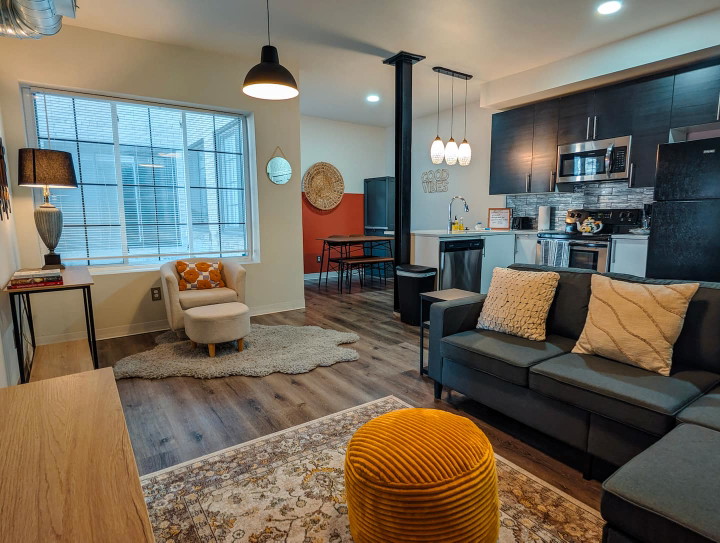 Spacious 2br | King & Queen Beds | Free Parking - Detroit