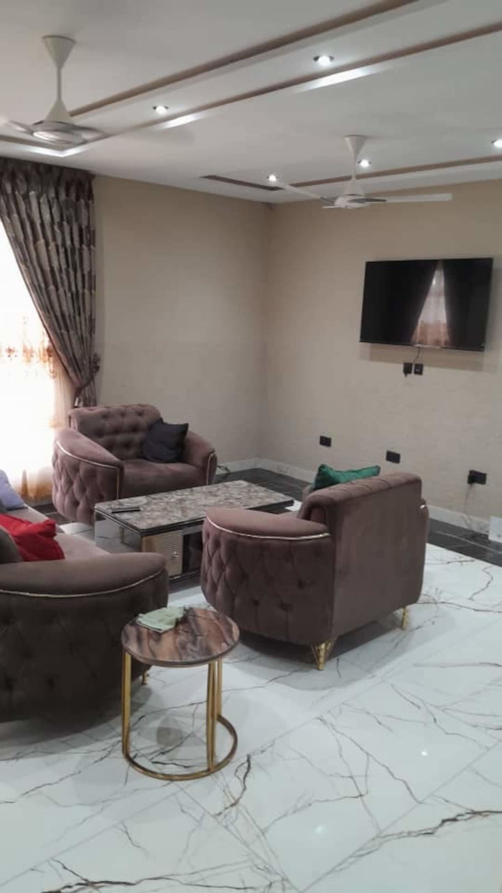 Spacious Hill Top Lodge - Near Kms Intl. & Knust - Kumasi