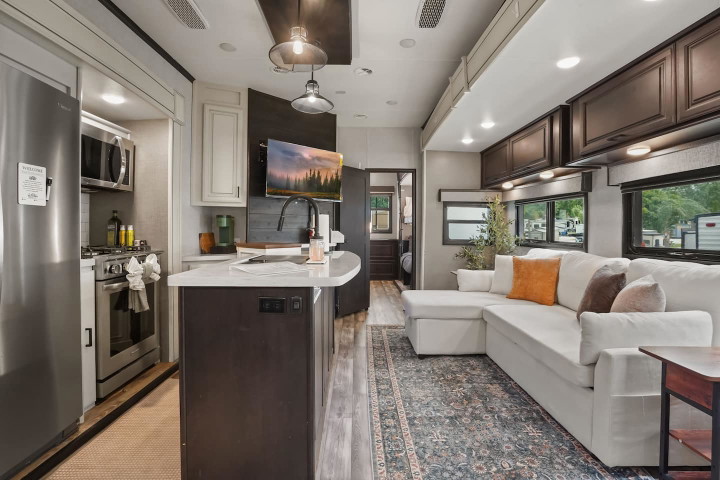 Spacious Rv  2br 1.5ba | Sleeps 7+ - Deltona, FL