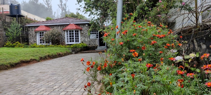 Prems Cottage: 2 Bedroom Cottage W Cozy Porch - Kodaikanal