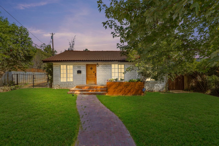 Spanish Cottage 3bed Newly Renovated Big Backyard - ベーカーズフィールド, CA