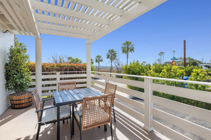 Bungalow 12 - Deluxe Double Ada Studio + Patio - Carlsbad, CA