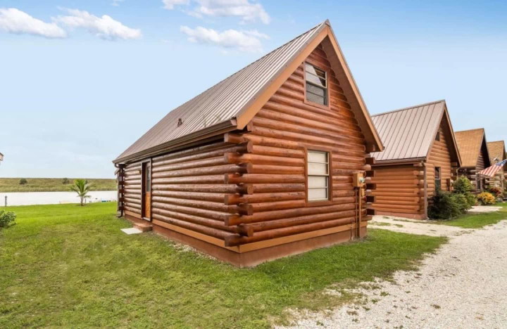 Waterfront 2 Bedroom Log Cabin - The Bahamas