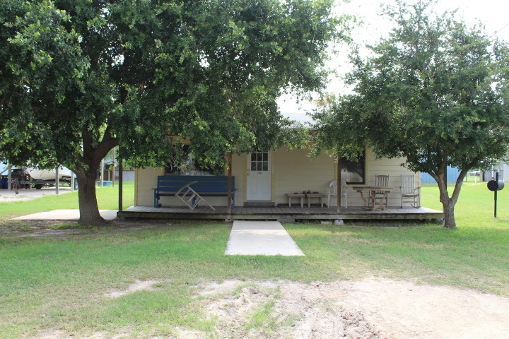 300 Copano-cozy Cabin With 2 Bedrooms 2 Baths - Port Mansfield, TX