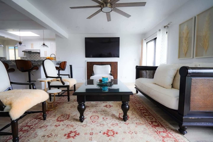 Gated Beachside Stay W/ Pool & Hot Tub - Oxnard, CA