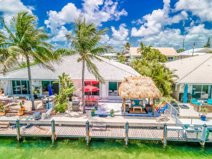 Tropical Breezes Is A Spacious 3bed/2bath Half Dup - Key Colony Beach, FL