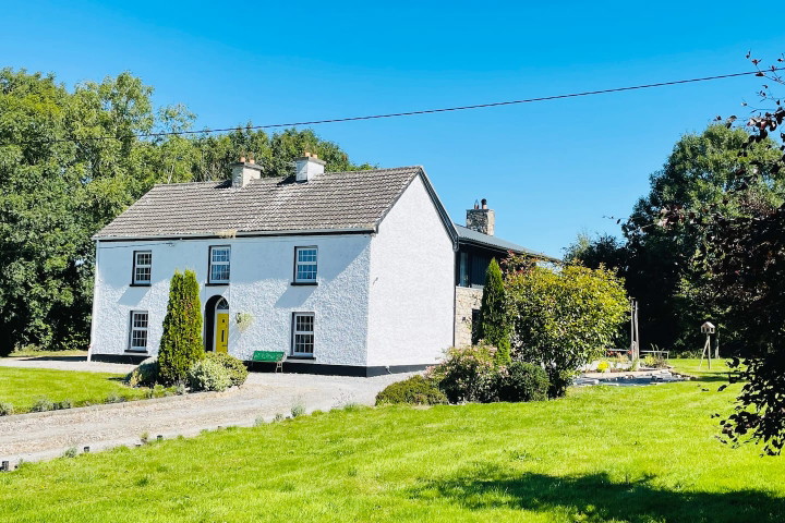 Characterful And Contemporary 5 Bedroom Farmhouse - Tullamore, Ireland