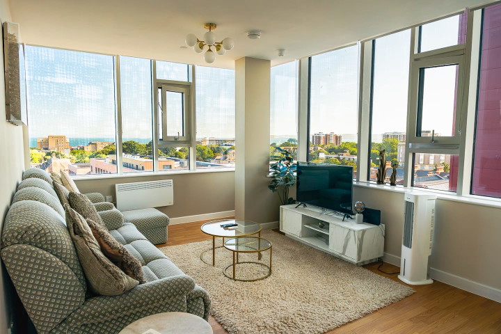 Akoya - Beautiful Sea View Apartment - Bournemouth