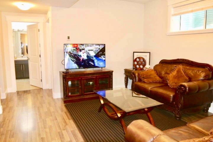 Spacious 2 Bedroom Basement Apt In North Parsons C - Fort McMurray