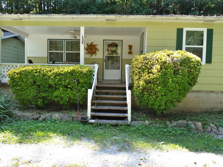 Tellico River 2 Bedroom Across The Road - Tellico Plains, TN