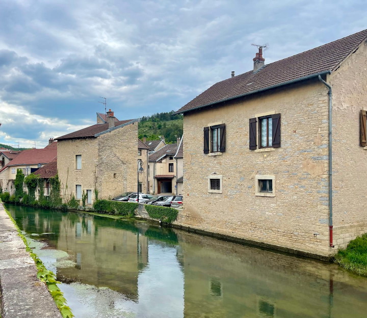 Maison Paisible Au Bord Leau - Dijon