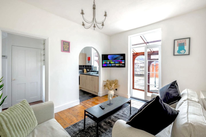 3 Bed L Parking L Garden L Piccadilly Line 15 Min - London, UK