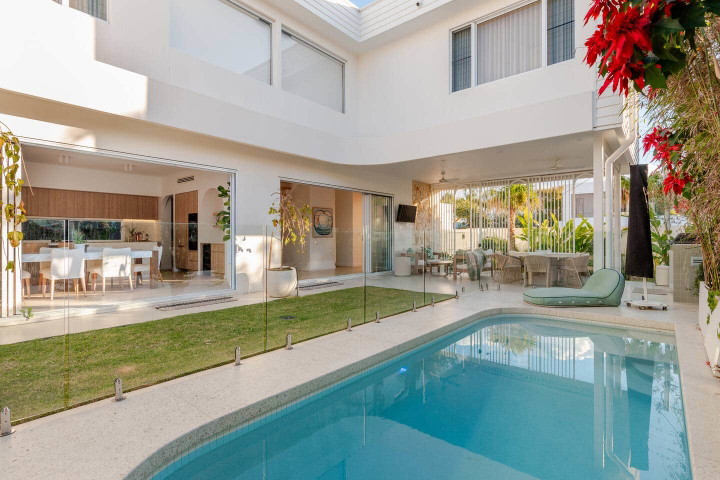 Burleigh Springs (Pool & Walk To The Beach) - Tweed Heads