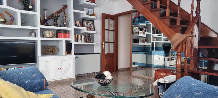 Duplex, Excellent Location - Ares