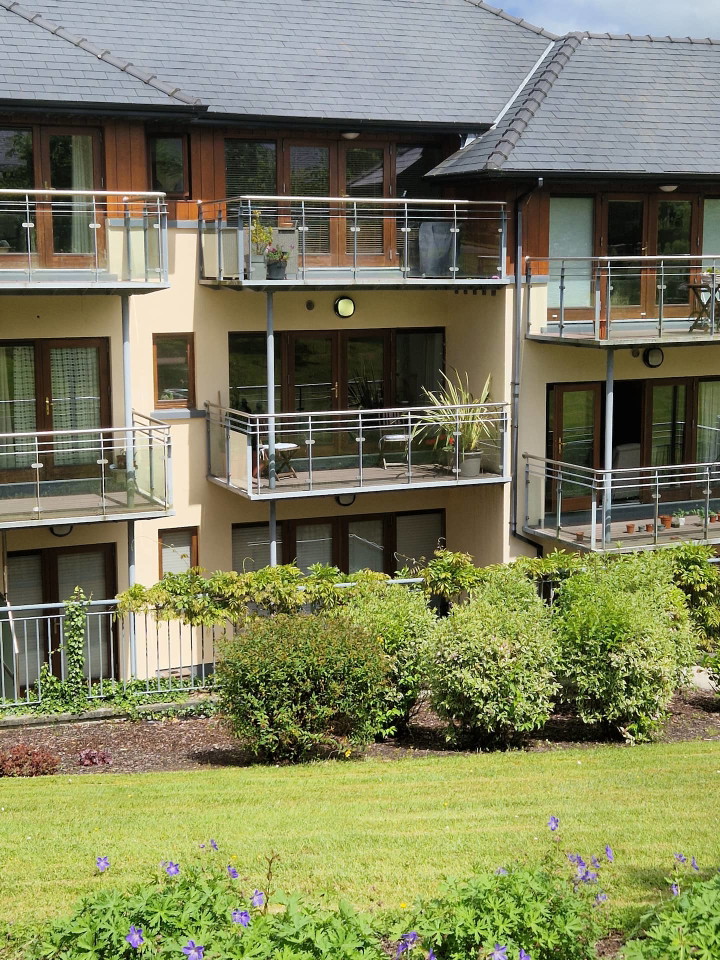 Tranquil Spacious Apartment - Castlebar