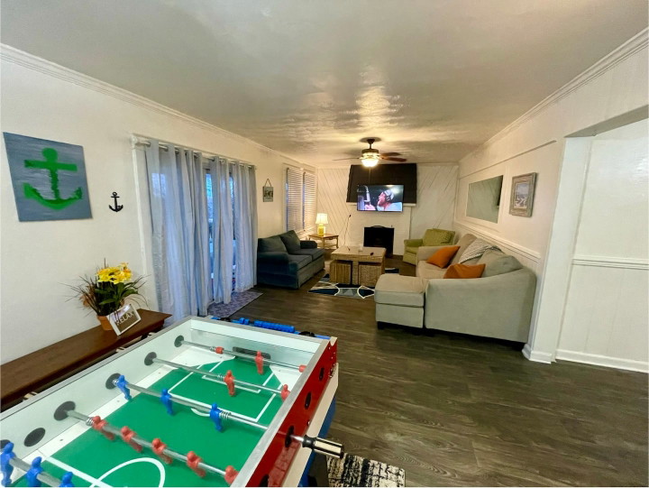 Roomy Beachfront Apartment! - Norfolk, VA