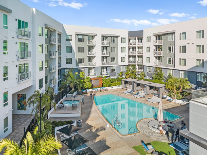 Luxe 3br Pool, Spa, 24/7 Gym, Games, Wifi, Parking - San Diego, CA