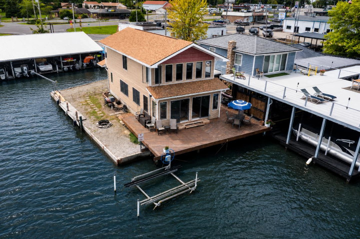 Lakefront House With Onsite Swimming & Fishing - Indian Lake, OH