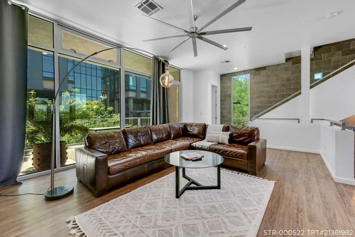 Exquisite Apartment With 2 Balconies - Pool!! - Arizona