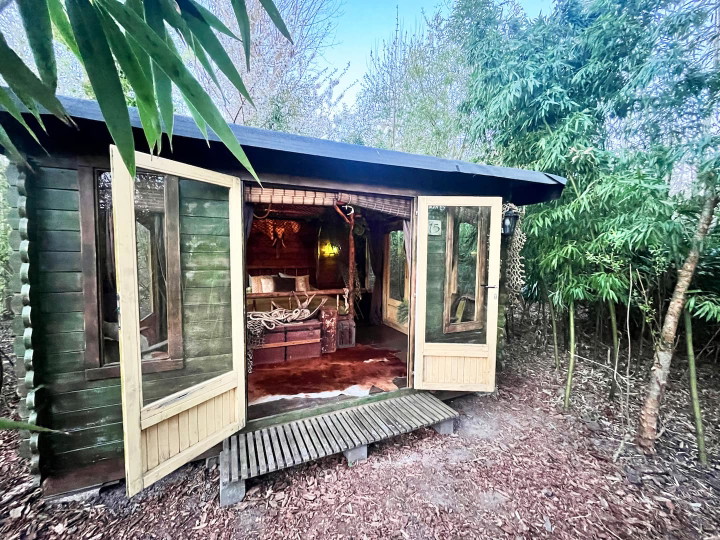 Anna's (Hut 15) Jungle Hut - Groningen