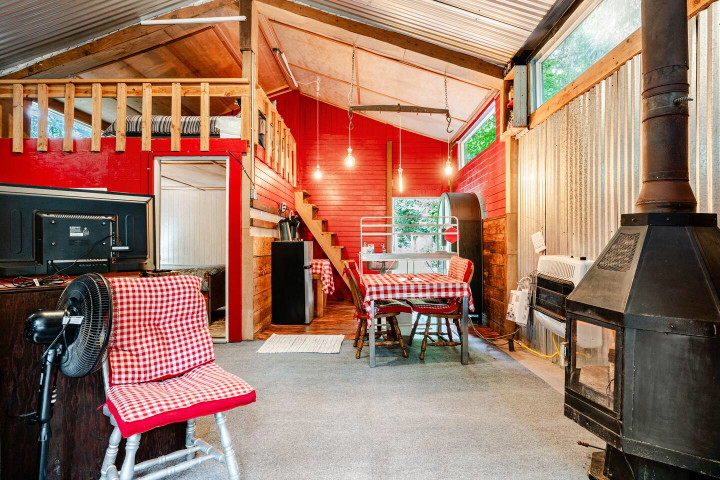 Cozy Barn With Bedroom And Loft - Sherwood, OR