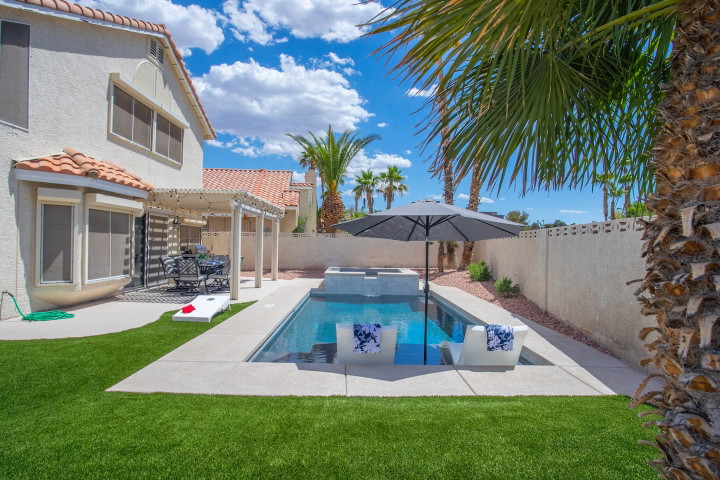 Brand New Pool, Clean 4br/3ba Modern Chic Home - Henderson, NV