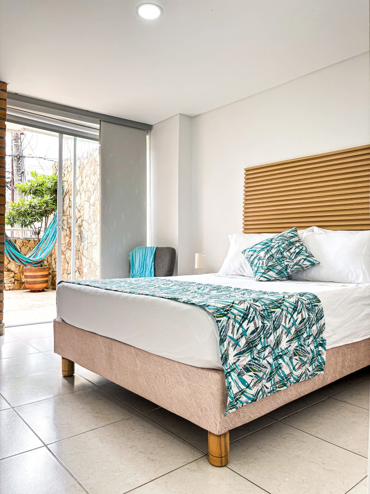 Three Rooms, Air Conditioning, And A Private Balcony - West-facing - Cali