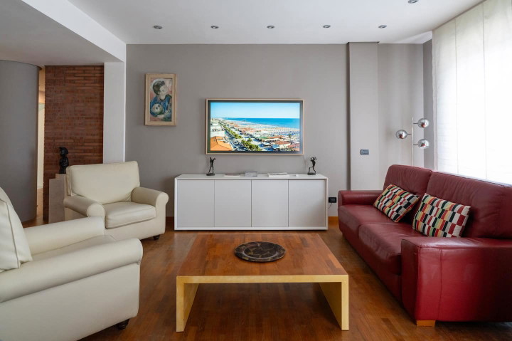 Modern Promenade High Floor Apartment - Viareggio