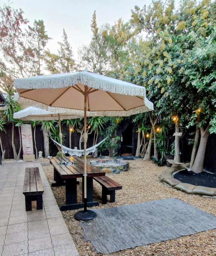 5 Bedroom Entertainers Delight With Fire Pits - Cape Town