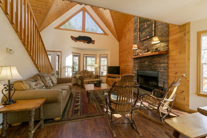 Charming Retreat With Hot Tub, Game Room - Helen, GA