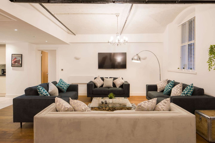 Liverpool Gem: Spacious 2br Apt, Sleeps 8! - Liverpool