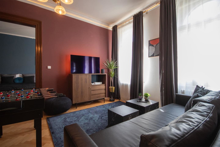 Spacious Apartment: Xbox, Cinema Room & Casino - Prague