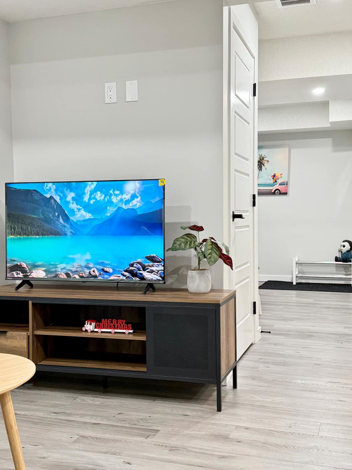 Meets Retreat (2 Bed 1 Bath Basement) - Edmonton, Canada