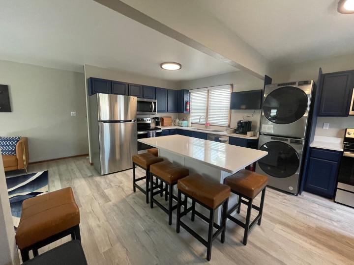 Comfortably Modern & Spacious - Charleston, IL