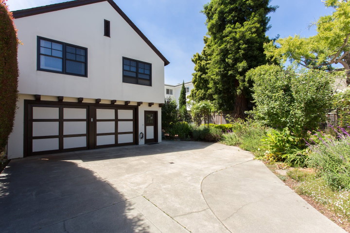 Charming Light-filled Carriage House Apartment - Santa Cruz, CA