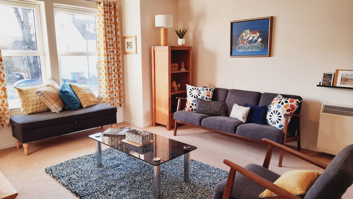 Bright Sunny Holiday Apartment On The Square - Loch Ness
