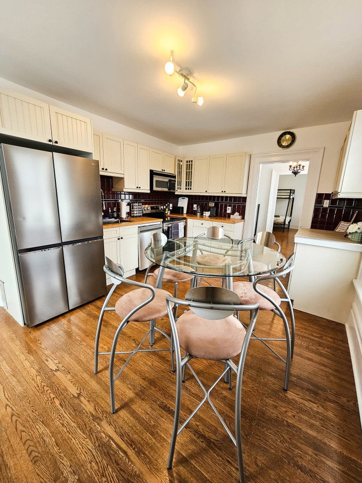 2-floor Apartment Near Downtown & Beach - Cobourg