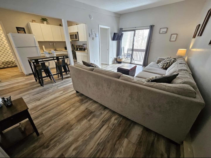 Beautiful Lakeside 3 Bed Condo With Pool - Laconia, NH