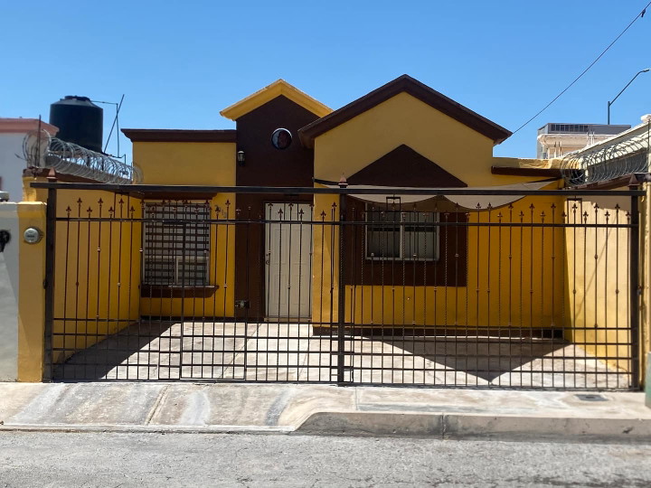 House In A Very Safe Private Development - Chihuahua