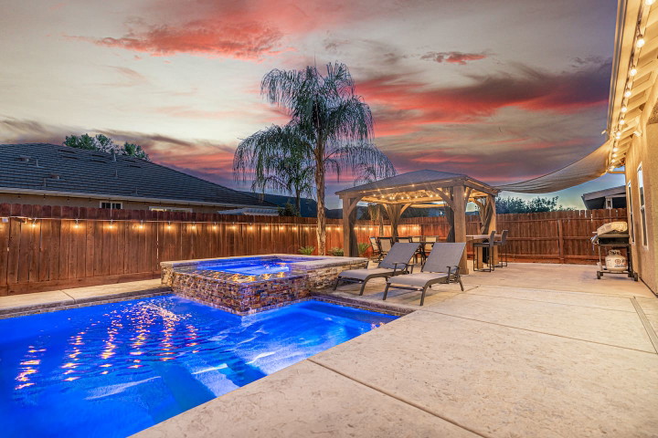 5br Oasis  Heated Pool Option + Hot Tub - Fresno, CA