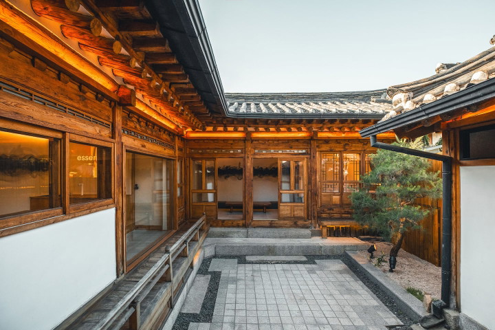 향운|북촌 넓은 마당 독채 한옥 |최대10인·대형테이블·자쿠지·단체·가족·세탁·건조·주방 - Séoul