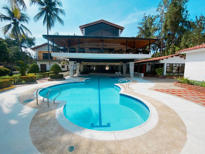 Habitación Familiar/aire Acondicionado/piscina - Melgar